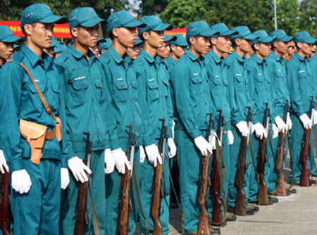 Quy định của pháp luật về sử dụng trang phục dân quân tự vệ